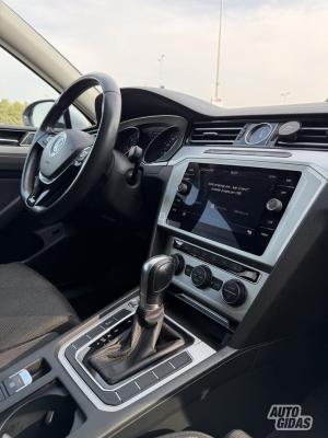 Pelēks Volkswagen Passat 2019 Viļņa, ar dzinēja tilpumu 2.00 L un nobraukumu 210 tūkst. km par 12000 €, foto 9 vietnē AUTOMOTO.COM.LV