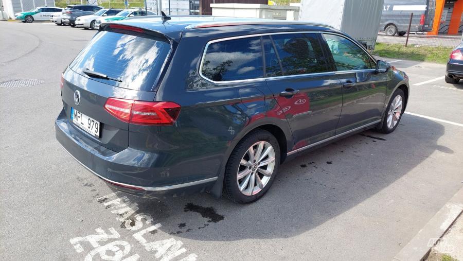 Grey Volkswagen Passat 2019 in Vilnius, with an engine capacity of 2.00 L and mileage of 253 thousand km for 12950 €, photo 4 on AUTOMOTO.COM.LV