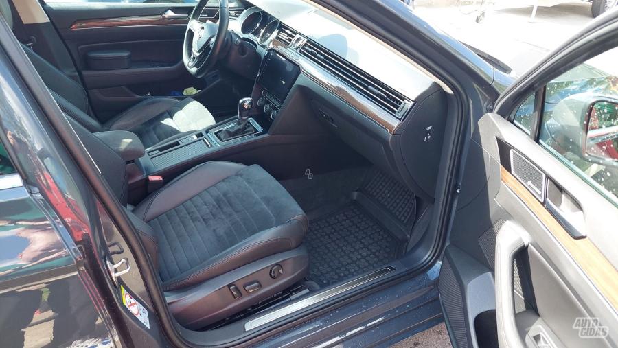 Grey Volkswagen Passat 2019 in Vilnius, with an engine capacity of 2.00 L and mileage of 253 thousand km for 12950 €, photo 9 on AUTOMOTO.COM.LV
