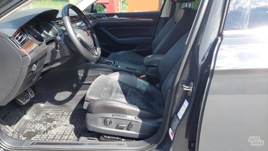 Grey Volkswagen Passat 2019 in Vilnius, with an engine capacity of 2.00 L and mileage of 253 thousand km for 12950 €, photo 10 on AUTOMOTO.COM.LV