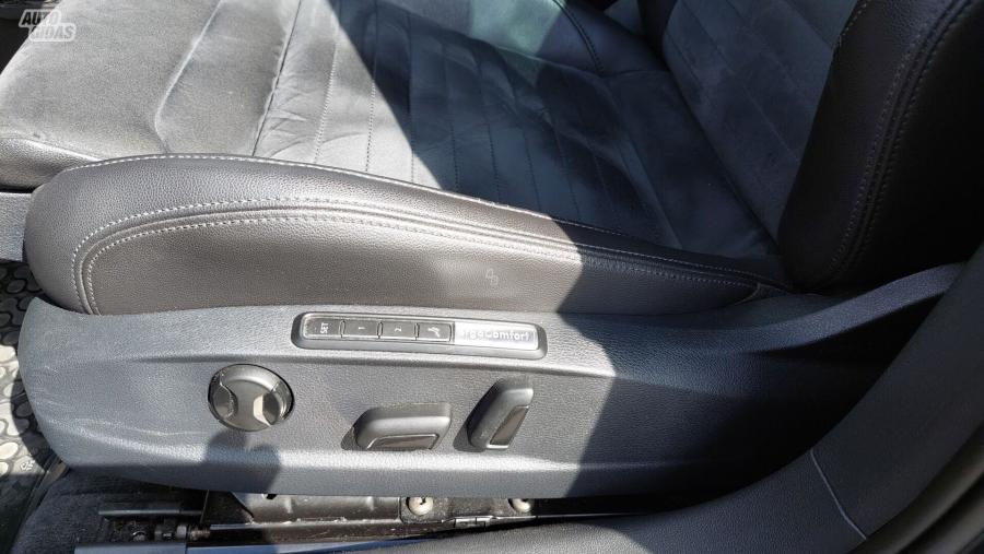 Grey Volkswagen Passat 2019 in Vilnius, with an engine capacity of 2.00 L and mileage of 253 thousand km for 12950 €, photo 11 on AUTOMOTO.COM.LV