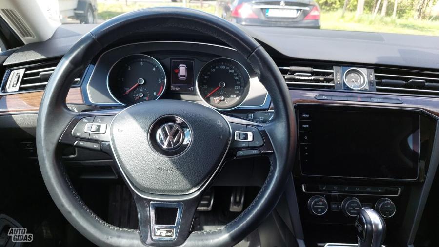 Grey Volkswagen Passat 2019 in Vilnius, with an engine capacity of 2.00 L and mileage of 253 thousand km for 12950 €, photo 12 on AUTOMOTO.COM.LV