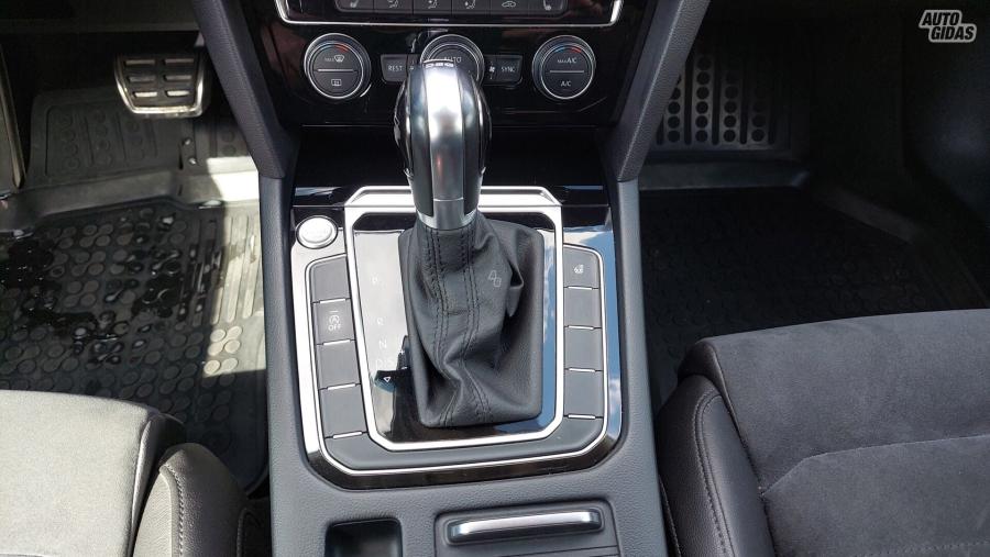 Grey Volkswagen Passat 2019 in Vilnius, with an engine capacity of 2.00 L and mileage of 253 thousand km for 12950 €, photo 14 on AUTOMOTO.COM.LV