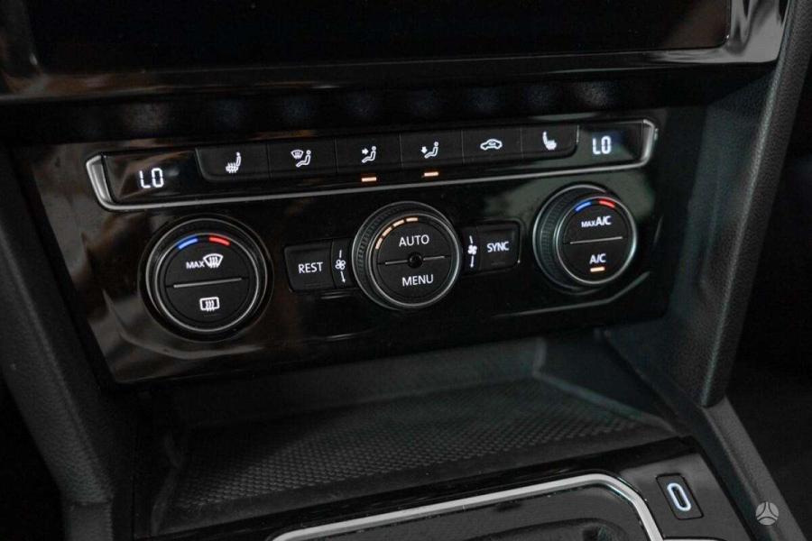 Pelēks Volkswagen Passat 2019 Viļņa, ar dzinēja tilpumu 2.00 L un nobraukumu 199 tūkst. km par 16700 €, foto 17 vietnē AUTOMOTO.COM.LV