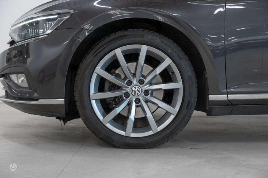 Pelēks Volkswagen Passat 2019 Viļņa, ar dzinēja tilpumu 2.00 L un nobraukumu 199 tūkst. km par 16700 €, foto 23 vietnē AUTOMOTO.COM.LV
