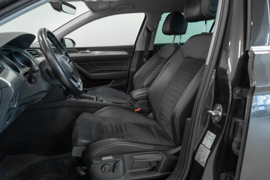 Pelēks Volkswagen Passat 2019 Viļņa, ar dzinēja tilpumu 2.00 L un nobraukumu 199 tūkst. km par 16700 €, foto 12 vietnē AUTOMOTO.COM.LV