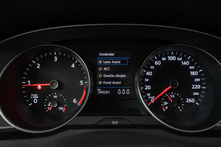 Pelēks Volkswagen Passat 2019 Viļņa, ar dzinēja tilpumu 2.00 L un nobraukumu 199 tūkst. km par 16700 €, foto 16 vietnē AUTOMOTO.COM.LV