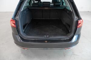 Pelēks Volkswagen Passat 2019 Viļņa, ar dzinēja tilpumu 2.00 L un nobraukumu 199 tūkst. km par 16700 €, foto 24 vietnē AUTOMOTO.COM.LV