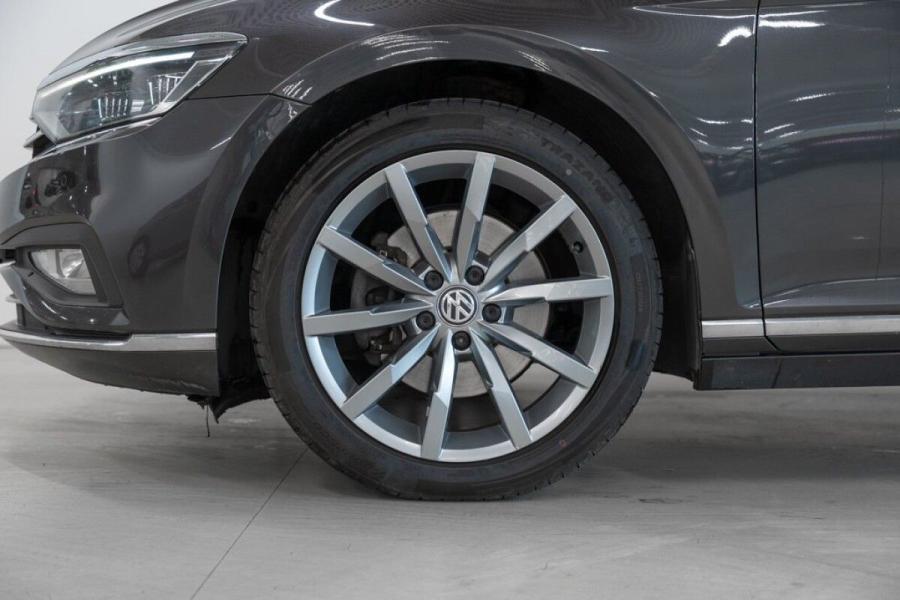 Pelēks Volkswagen Passat 2019 Viļņa, ar dzinēja tilpumu 2.00 L un nobraukumu 199 tūkst. km par 16700 €, foto 27 vietnē AUTOMOTO.COM.LV
