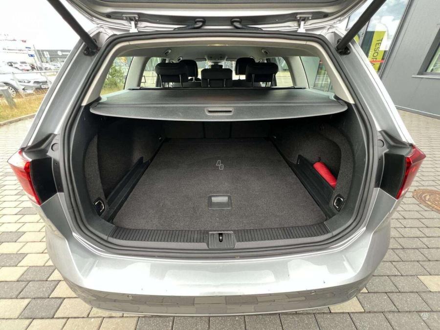Pelēks Volkswagen Passat 2019 Šauļi, ar dzinēja tilpumu 2.00 L un nobraukumu 196 tūkst. km par 12900 €, foto 24 vietnē AUTOMOTO.COM.LV