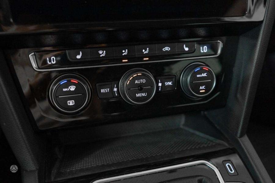 Grey Volkswagen Passat 2019 in Vilnius, with an engine capacity of 2.00 L and mileage of 199 thousand km for 16700 €, photo 17 on AUTOMOTO.COM.LV