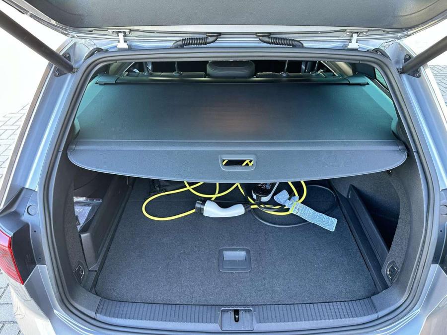Grey Volkswagen Passat 2019 in Marijampole, with an engine capacity of 1.40 L and mileage of 94 thousand km for 17900 €, photo 13 on AUTOMOTO.COM.LV