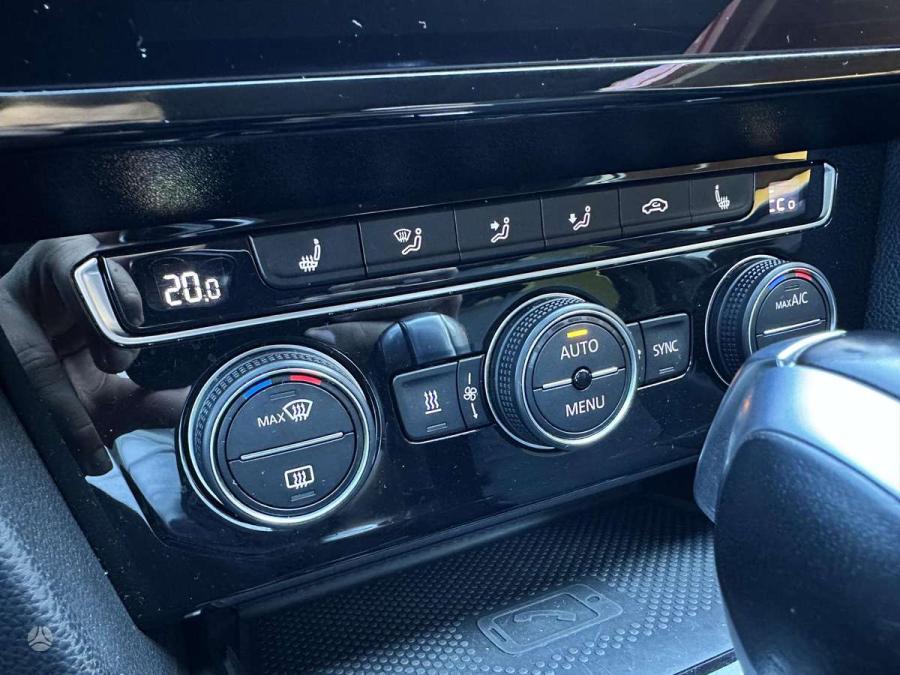 Grey Volkswagen Passat 2019 in Marijampole, with an engine capacity of 1.40 L and mileage of 94 thousand km for 17900 €, photo 20 on AUTOMOTO.COM.LV