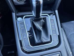 Grey Volkswagen Passat 2019 in Marijampole, with an engine capacity of 1.40 L and mileage of 94 thousand km for 17900 €, photo 21 on AUTOMOTO.COM.LV