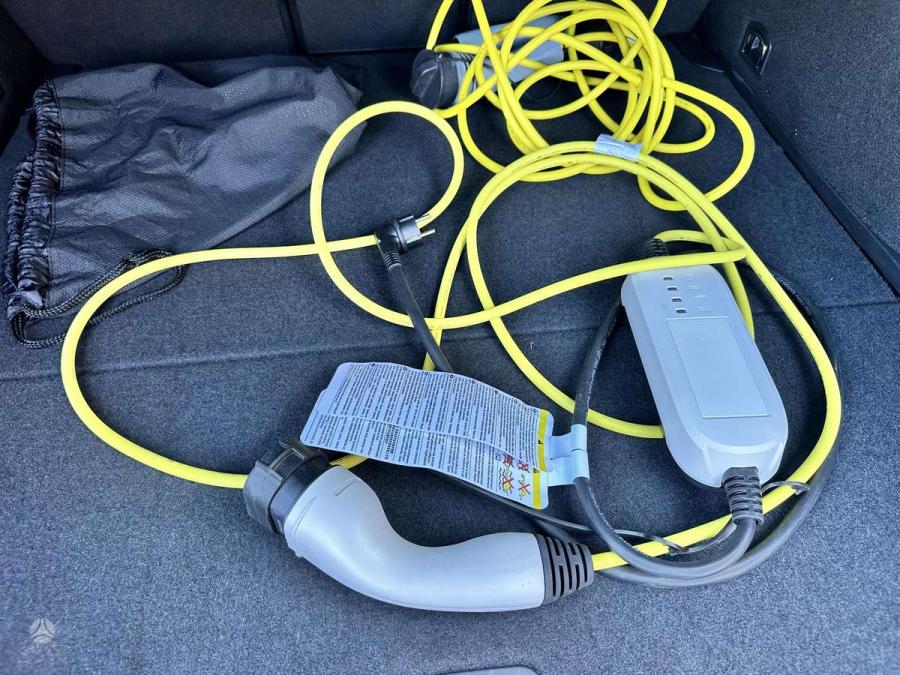 Grey Volkswagen Passat 2019 in Marijampole, with an engine capacity of 1.40 L and mileage of 94 thousand km for 17900 €, photo 29 on AUTOMOTO.COM.LV
