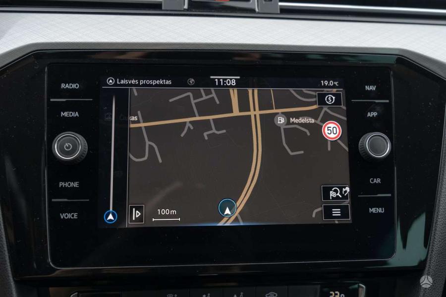 Pelēks Volkswagen Passat 2019 Viļņa, ar dzinēja tilpumu 1.60 L un nobraukumu 260 tūkst. km par 12950 €, foto 20 vietnē AUTOMOTO.COM.LV