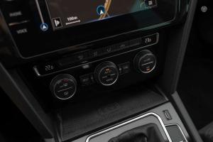 Pelēks Volkswagen Passat 2019 Viļņa, ar dzinēja tilpumu 1.60 L un nobraukumu 260 tūkst. km par 12950 €, foto 23 vietnē AUTOMOTO.COM.LV