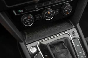 Pelēks Volkswagen Passat 2019 Viļņa, ar dzinēja tilpumu 1.60 L un nobraukumu 260 tūkst. km par 12950 €, foto 24 vietnē AUTOMOTO.COM.LV