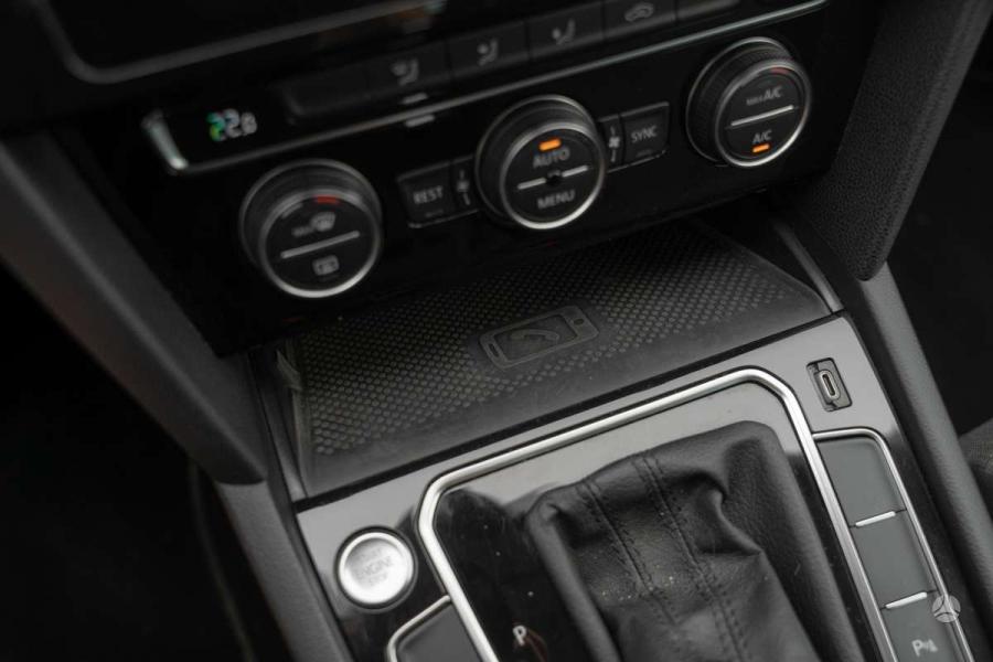 Pelēks Volkswagen Passat 2019 Viļņa, ar dzinēja tilpumu 1.60 L un nobraukumu 260 tūkst. km par 12950 €, foto 24 vietnē AUTOMOTO.COM.LV