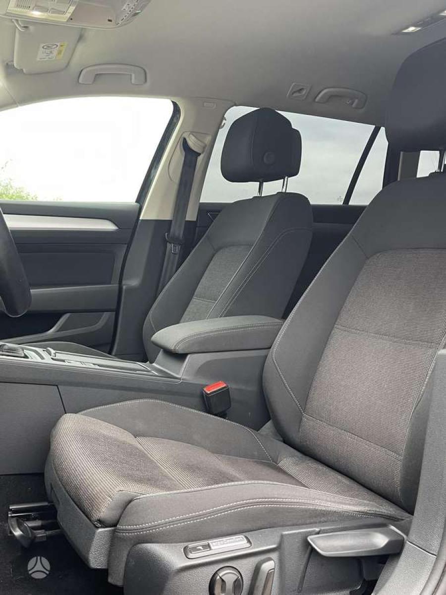 Grey Volkswagen Passat 2019 in Kaunas, with an engine capacity of 1.97 L and mileage of 239 thousand km for 8900 €, photo 9 on AUTOMOTO.COM.LV