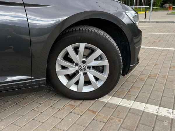 Pelēks Volkswagen Passat 2019 Viļņa, ar dzinēja tilpumu 1.50 L un nobraukumu 186 tūkst. km par 10800 €, foto 5 vietnē AUTOMOTO.COM.LV