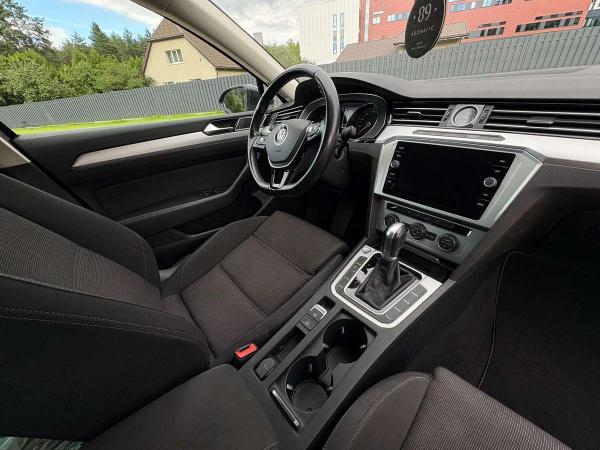 Pelēks Volkswagen Passat 2019 Viļņa, ar dzinēja tilpumu 1.50 L un nobraukumu 186 tūkst. km par 10800 €, foto 8 vietnē AUTOMOTO.COM.LV