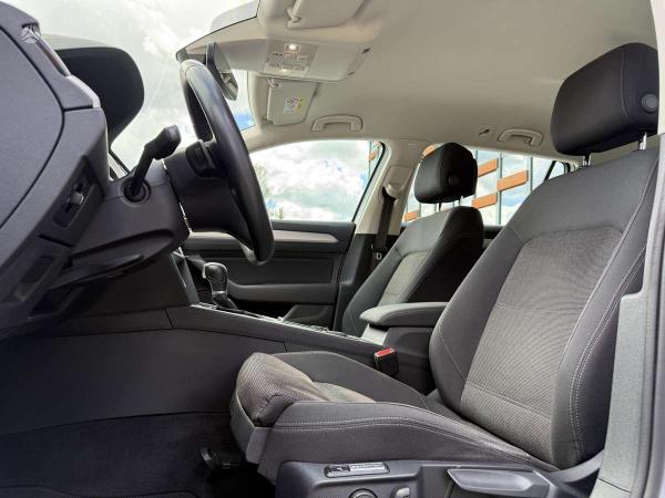 Pelēks Volkswagen Passat 2019 Kauņa, ar dzinēja tilpumu 1.97 L un nobraukumu 289 tūkst. km par 9990 €, foto 6 vietnē AUTOMOTO.COM.LV