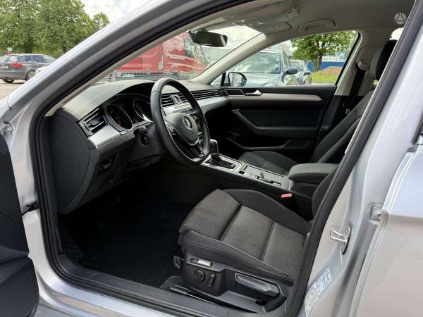 Pelēks Volkswagen Passat 2019 Kauņa, ar dzinēja tilpumu 1.97 L un nobraukumu 289 tūkst. km par 9990 €, foto 7 vietnē AUTOMOTO.COM.LV