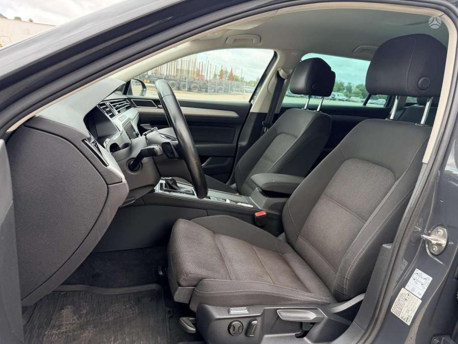 Pelēks Volkswagen Passat 2019 Marijampole, ar dzinēja tilpumu 1.97 L un nobraukumu 289 tūkst. km par 8450 €, foto 14 vietnē AUTOMOTO.COM.LV