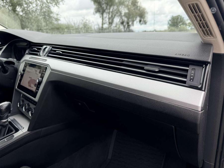 Pelēks Volkswagen Passat 2019 Marijampole, ar dzinēja tilpumu 1.97 L un nobraukumu 289 tūkst. km par 8450 €, foto 23 vietnē AUTOMOTO.COM.LV