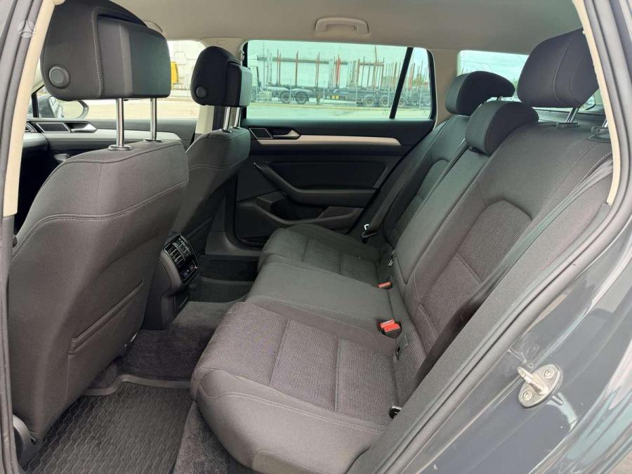 Pelēks Volkswagen Passat 2019 Marijampole, ar dzinēja tilpumu 1.97 L un nobraukumu 289 tūkst. km par 8450 €, foto 25 vietnē AUTOMOTO.COM.LV