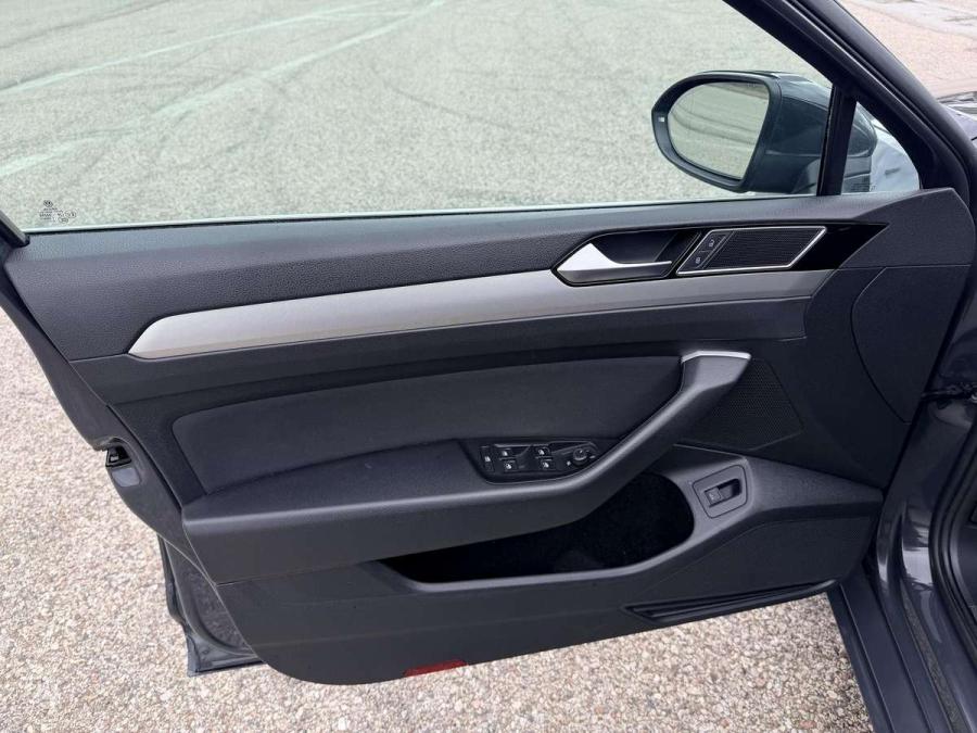 Pelēks Volkswagen Passat 2019 Marijampole, ar dzinēja tilpumu 1.97 L un nobraukumu 289 tūkst. km par 8450 €, foto 27 vietnē AUTOMOTO.COM.LV