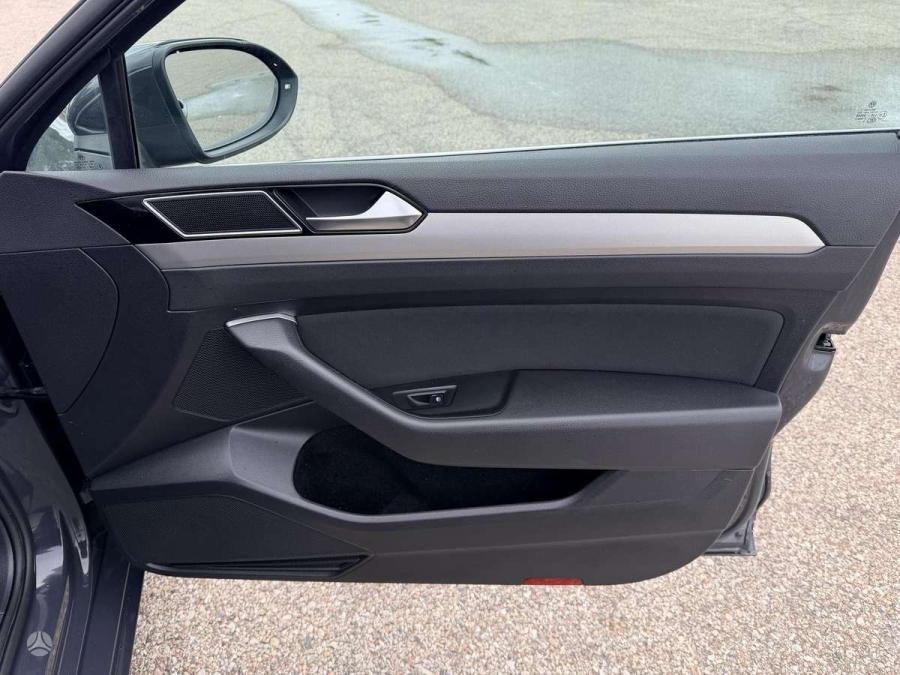 Pelēks Volkswagen Passat 2019 Marijampole, ar dzinēja tilpumu 1.97 L un nobraukumu 289 tūkst. km par 8450 €, foto 29 vietnē AUTOMOTO.COM.LV