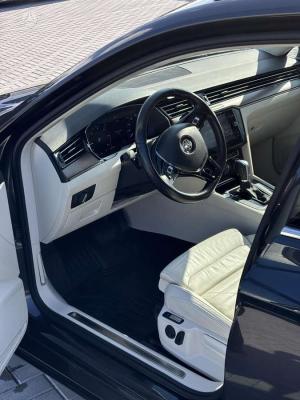 Grey Volkswagen Passat 2019 in Klaipeda, with an engine capacity of 1.97 L and mileage of 248 thousand km for 13100 €, photo 6 on AUTOMOTO.COM.LV