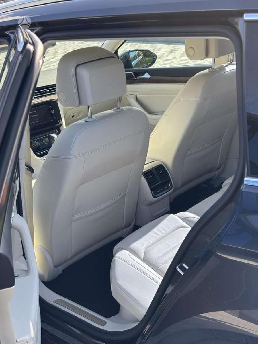 Grey Volkswagen Passat 2019 in Klaipeda, with an engine capacity of 1.97 L and mileage of 248 thousand km for 13100 €, photo 9 on AUTOMOTO.COM.LV