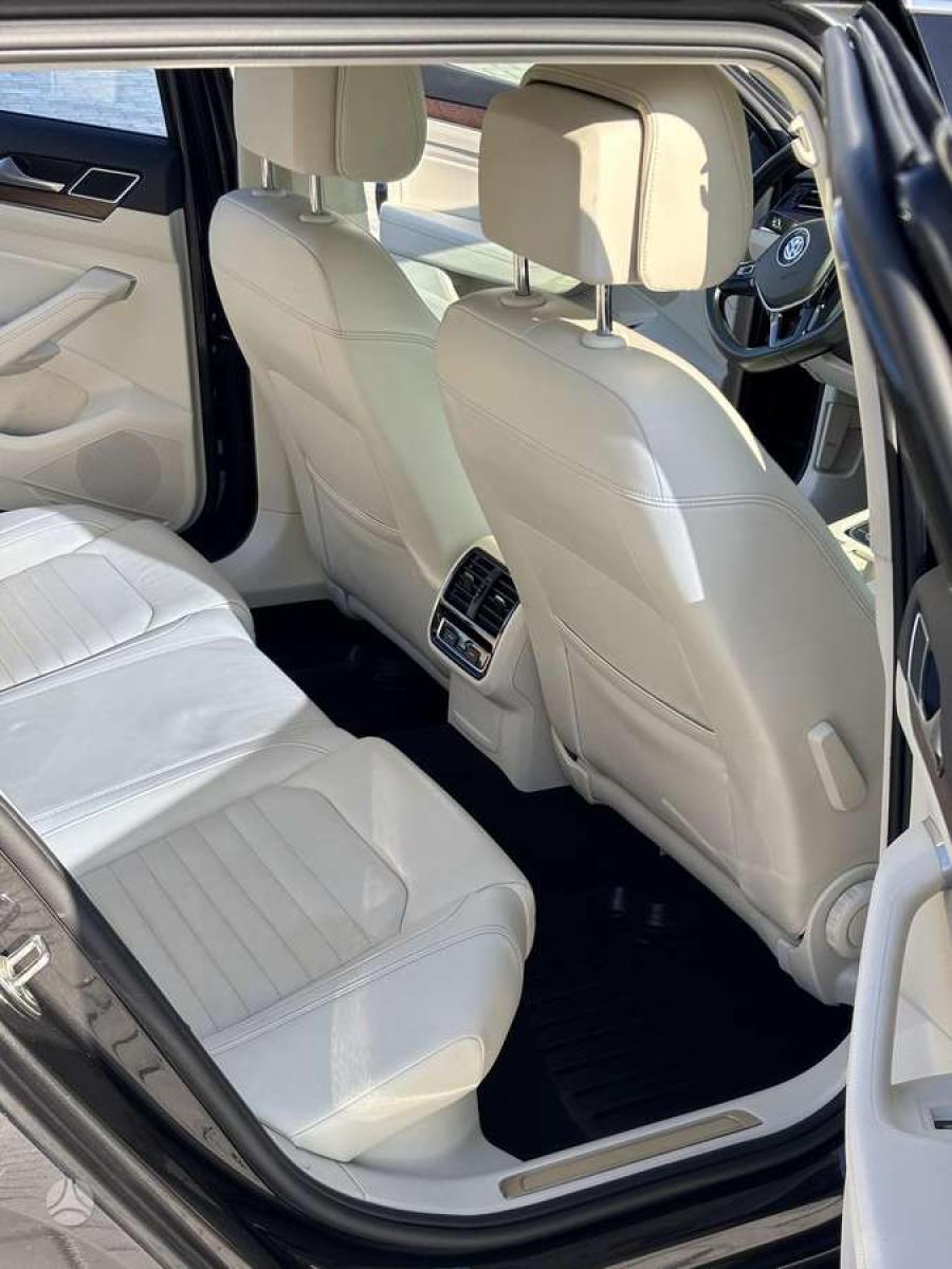Grey Volkswagen Passat 2019 in Klaipeda, with an engine capacity of 1.97 L and mileage of 248 thousand km for 13100 €, photo 12 on AUTOMOTO.COM.LV