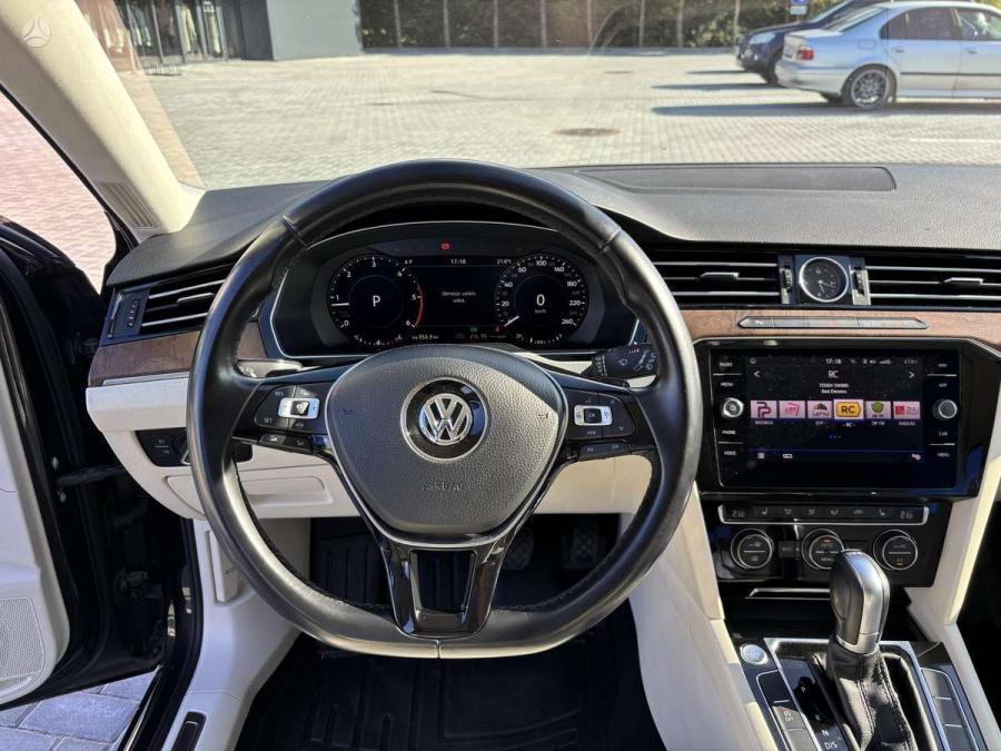 Grey Volkswagen Passat 2019 in Klaipeda, with an engine capacity of 1.97 L and mileage of 248 thousand km for 13100 €, photo 15 on AUTOMOTO.COM.LV