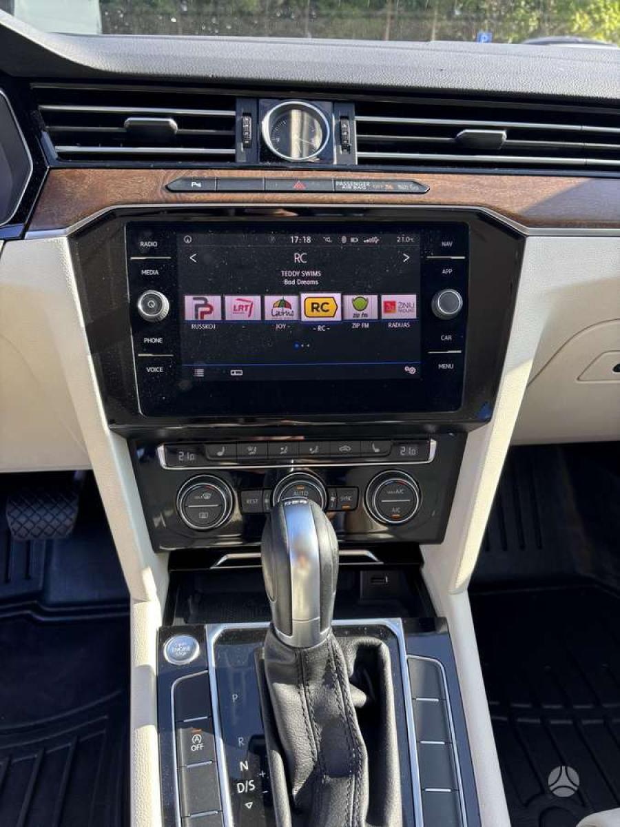 Grey Volkswagen Passat 2019 in Klaipeda, with an engine capacity of 1.97 L and mileage of 248 thousand km for 13100 €, photo 18 on AUTOMOTO.COM.LV