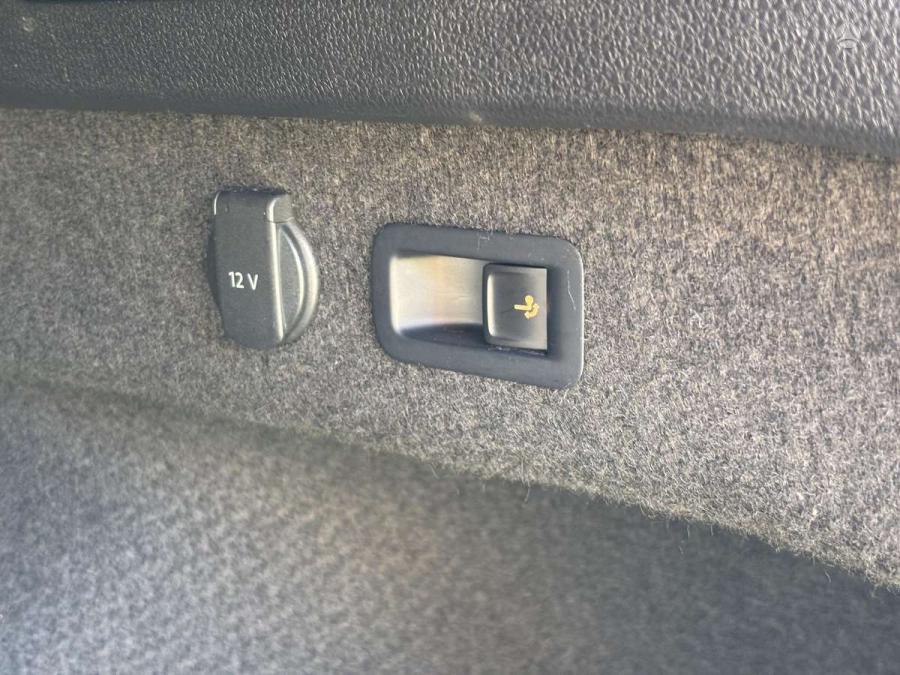 Grey Volkswagen Passat 2019 in Klaipeda, with an engine capacity of 1.97 L and mileage of 248 thousand km for 13100 €, photo 22 on AUTOMOTO.COM.LV