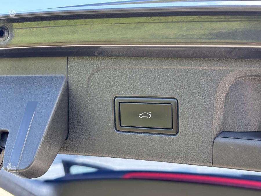 Grey Volkswagen Passat 2019 in Klaipeda, with an engine capacity of 1.97 L and mileage of 248 thousand km for 13100 €, photo 23 on AUTOMOTO.COM.LV
