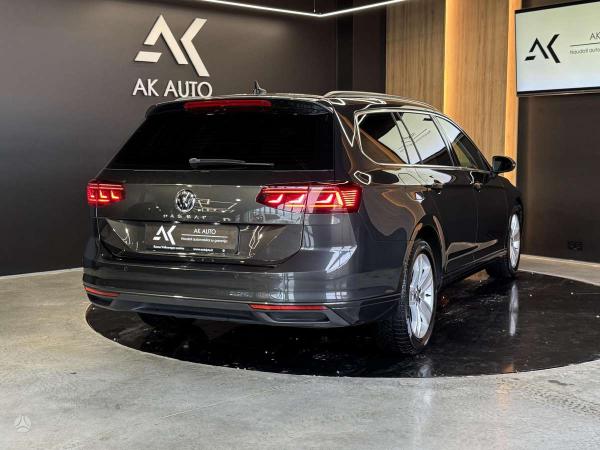 Grey Volkswagen Passat 2020 in Kaunas, with an engine capacity of 1.97 L and mileage of 69 thousand km for 21990 €, photo 11 on AUTOMOTO.COM.LV