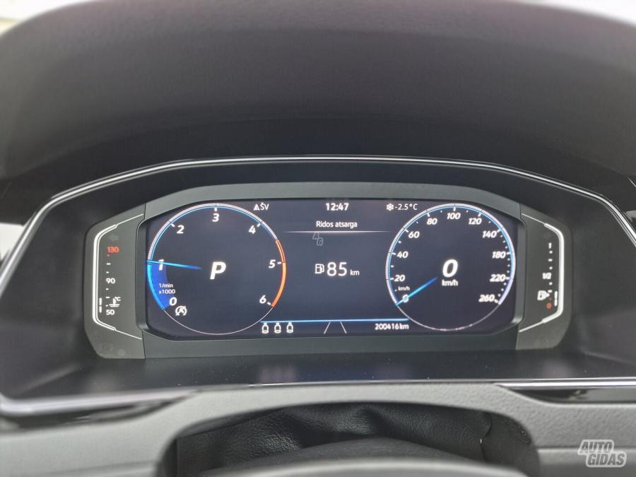 Grey Volkswagen Passat 2020 in Vilnius, with an engine capacity of 2.00 L and mileage of 200 thousand km for 16700 €, photo 17 on AUTOMOTO.COM.LV