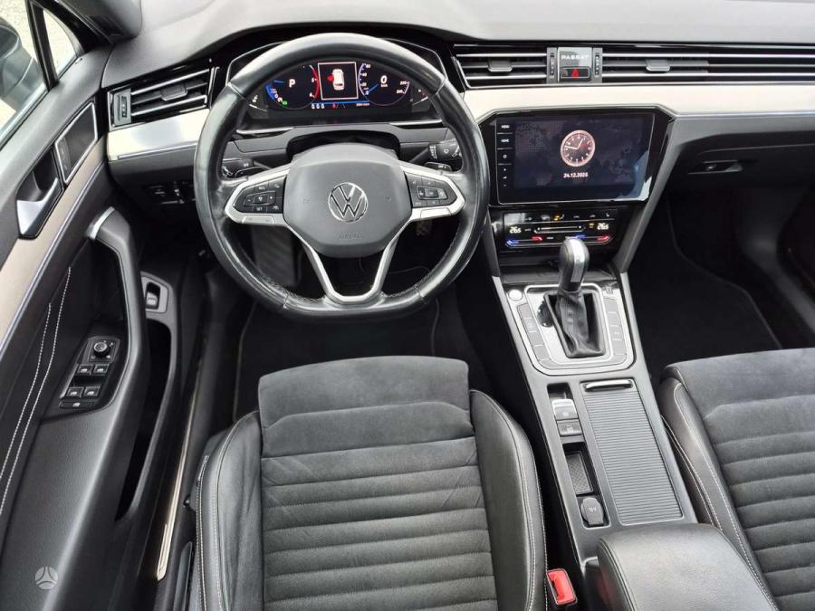 Grey Volkswagen Passat 2020 in Kursenai, with an engine capacity of 1.97 L and mileage of 200 thousand km for 15950 €, photo 9 on AUTOMOTO.COM.LV