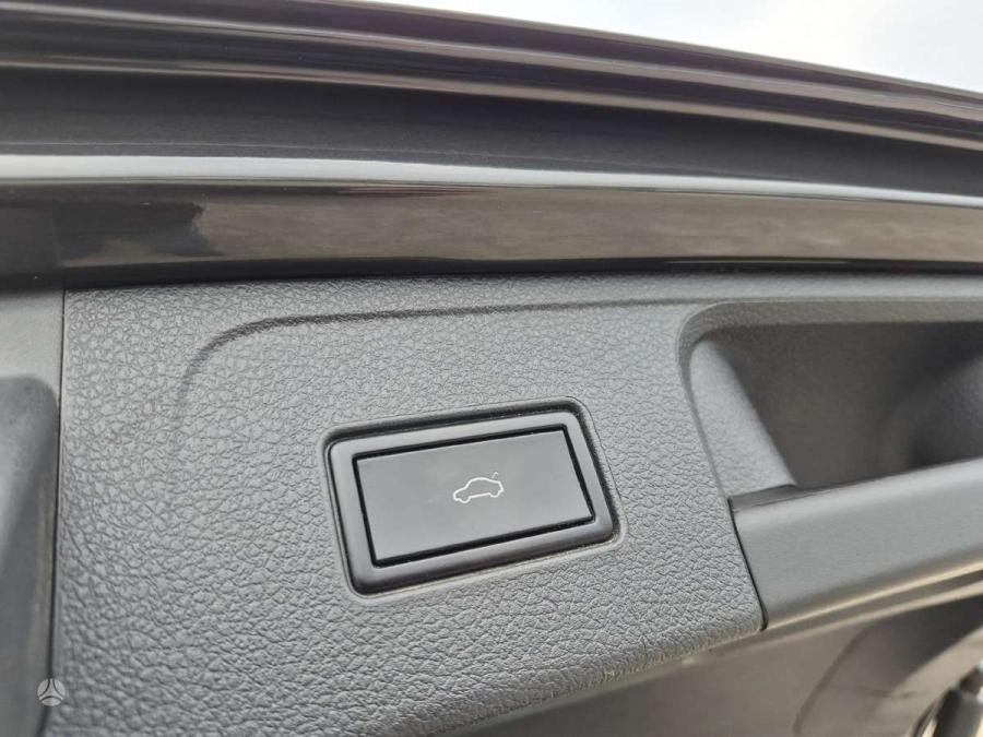 Grey Volkswagen Passat 2020 in Kursenai, with an engine capacity of 1.97 L and mileage of 200 thousand km for 15950 €, photo 18 on AUTOMOTO.COM.LV
