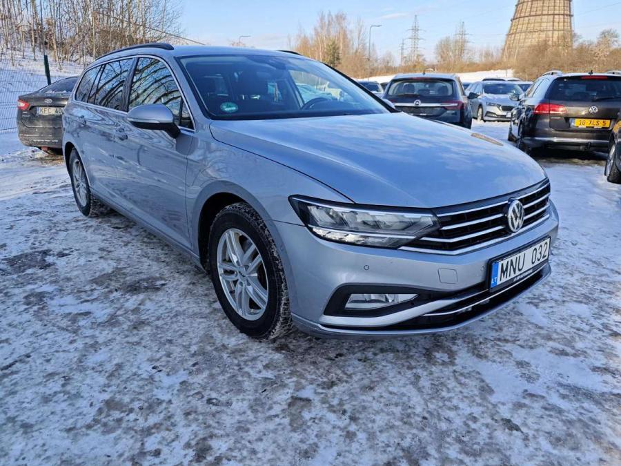 Grey Volkswagen Passat 2020 in Kaunas, with an engine capacity of 1.97 L and mileage of 377 thousand km for 9999 €, photo 1 on AUTOMOTO.COM.LV