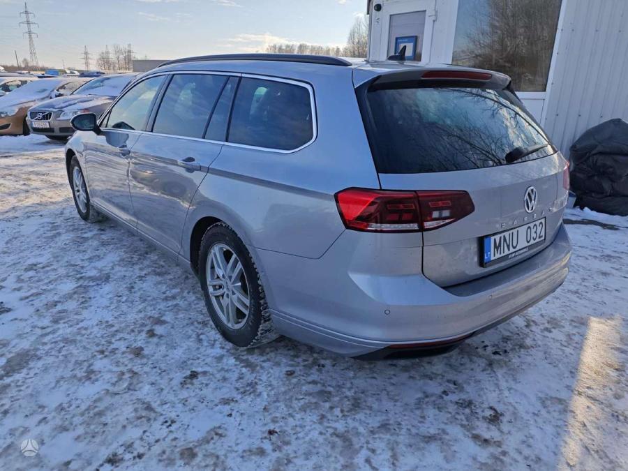 Grey Volkswagen Passat 2020 in Kaunas, with an engine capacity of 1.97 L and mileage of 377 thousand km for 9999 €, photo 4 on AUTOMOTO.COM.LV