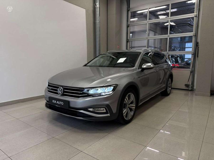 Grey Volkswagen Passat 2020 in Vilnius, with an engine capacity of 2.00 L and mileage of 215 thousand km for 17390 €, photo 1 on AUTOMOTO.COM.LV