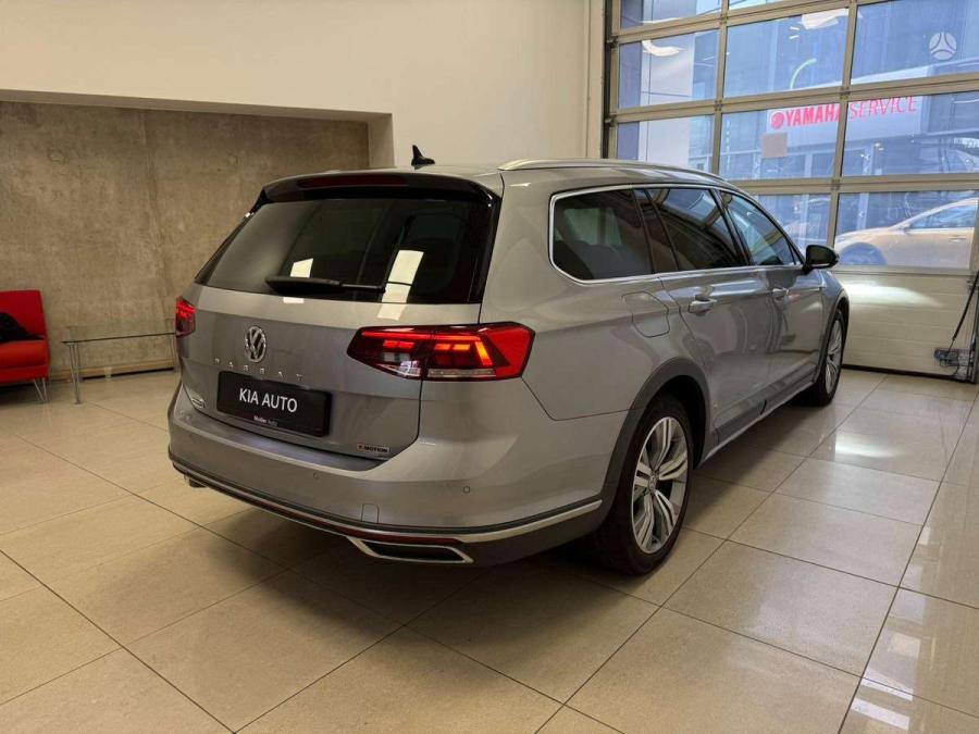 Grey Volkswagen Passat 2020 in Vilnius, with an engine capacity of 2.00 L and mileage of 215 thousand km for 17390 €, photo 2 on AUTOMOTO.COM.LV
