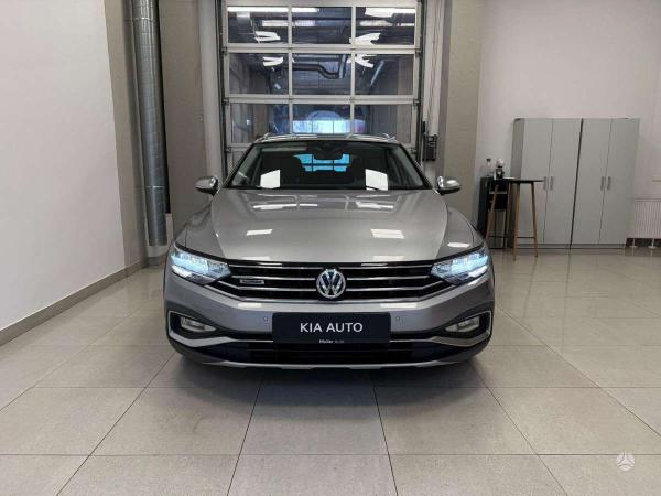 Grey Volkswagen Passat 2020 in Vilnius, with an engine capacity of 2.00 L and mileage of 215 thousand km for 17390 €, photo 3 on AUTOMOTO.COM.LV