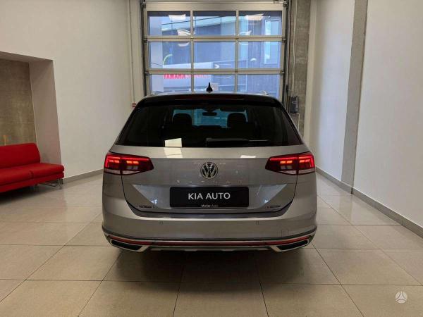 Grey Volkswagen Passat 2020 in Vilnius, with an engine capacity of 2.00 L and mileage of 215 thousand km for 17390 €, photo 4 on AUTOMOTO.COM.LV